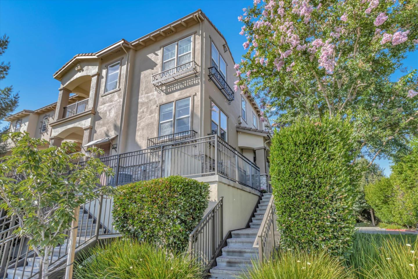 Maggie Xu, Real Estate